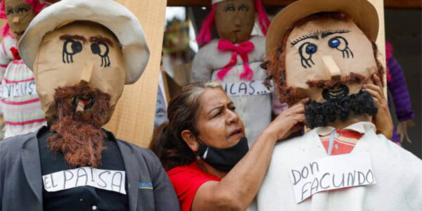 Latin American New Year Tradition: Burning the Año Viejo Doll for ...